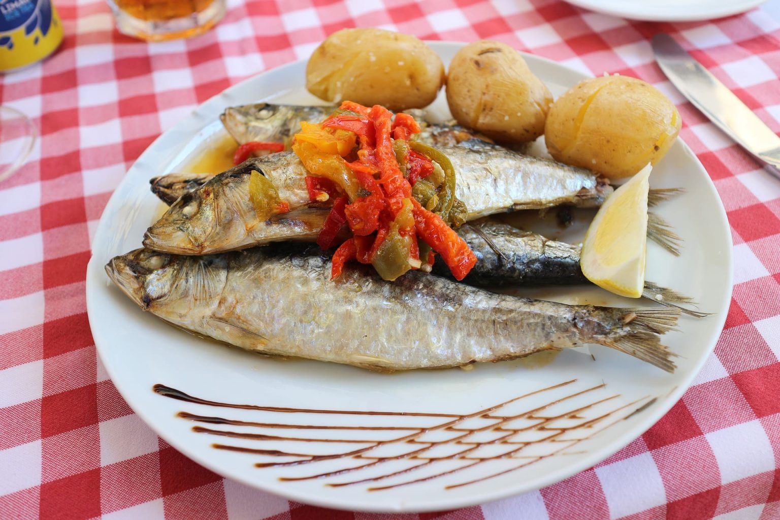 🥇 Guía "Los mejores chiringuitos de Málaga 2021" Espetos a 2